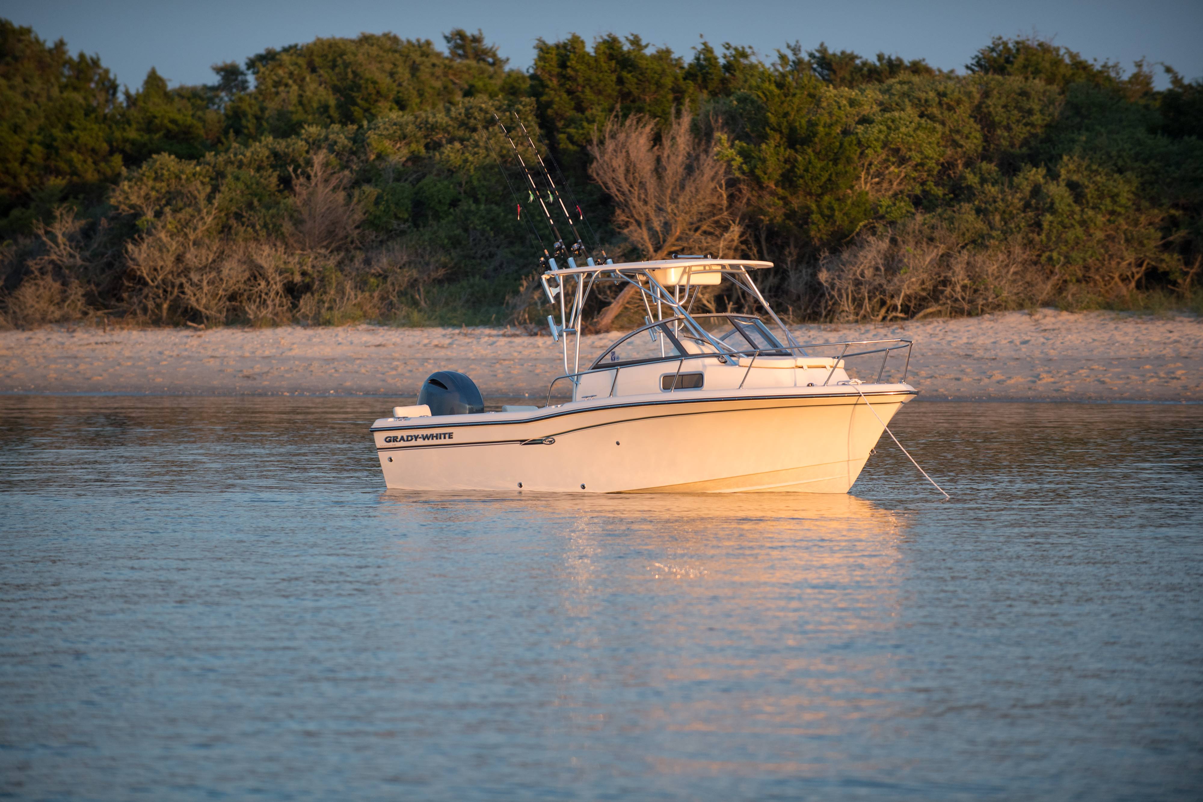 Gradywhite Adventure 208 Walkaround Cabin