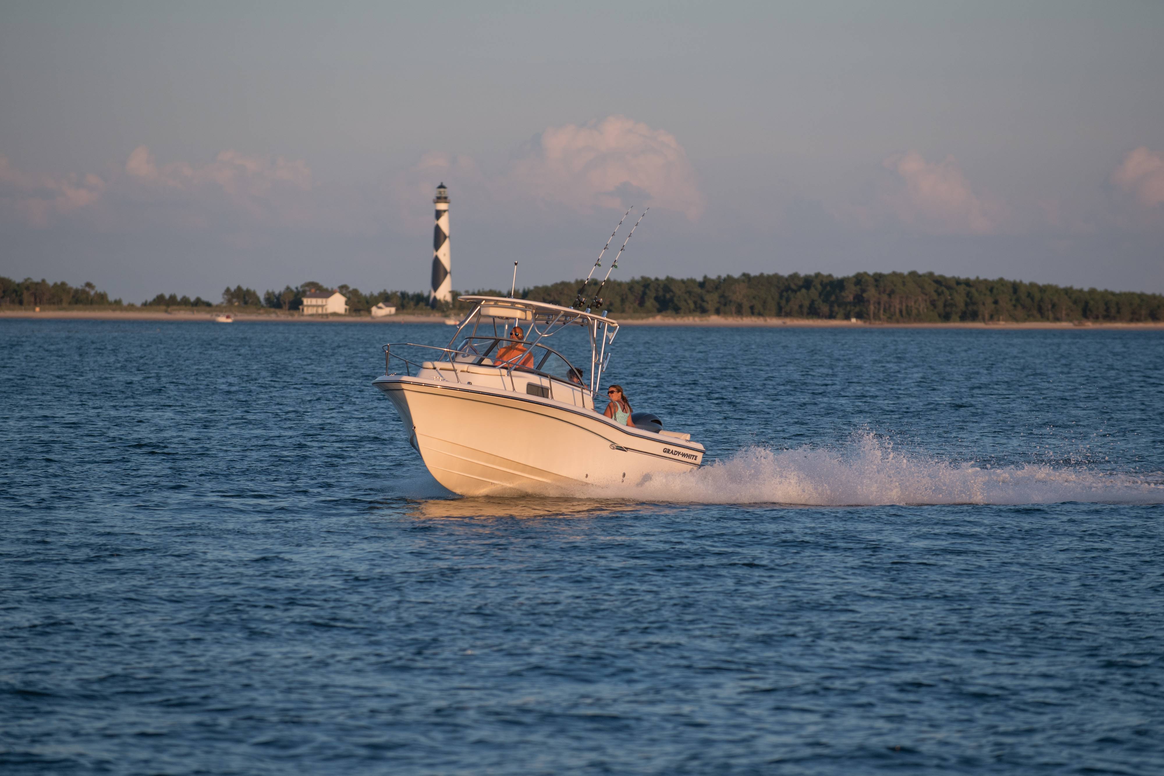 Gradywhite Adventure 208 Walkaround Cabin
