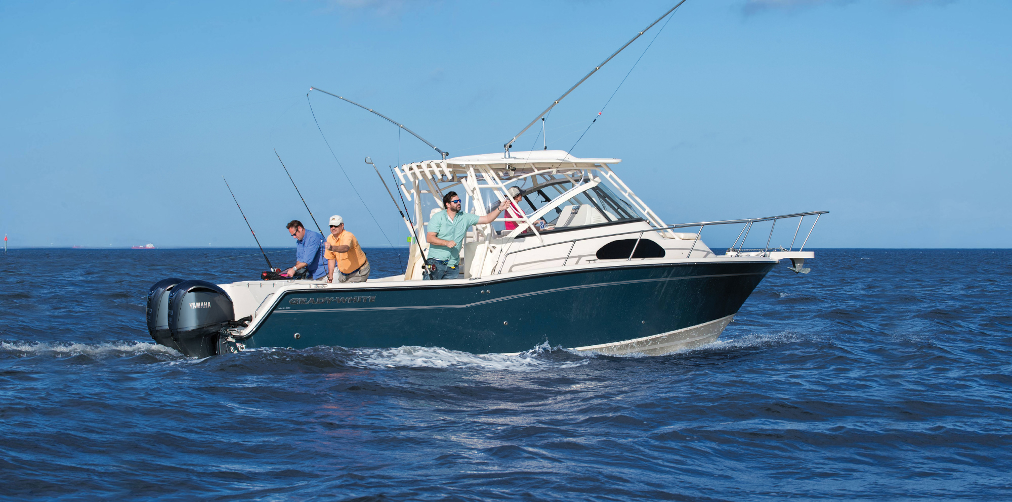 Grady-White | Marlin 300 Walkaround Cabin